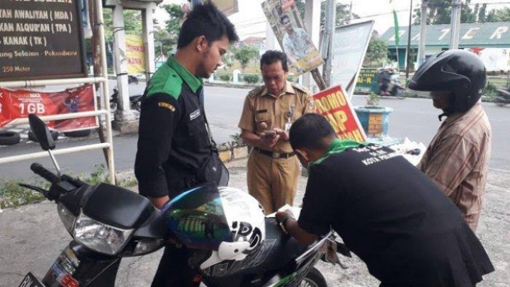 Hingga Akhir Tahun, DLHK Sudah Jaring 308 Warga Buang Sampah Sembarangan | RIAU24.COM