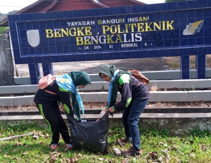 Memperingati HPSN Mapala Laksamana Polbeng Gelar Aksi Bersih Bersih | RIAU24.COM