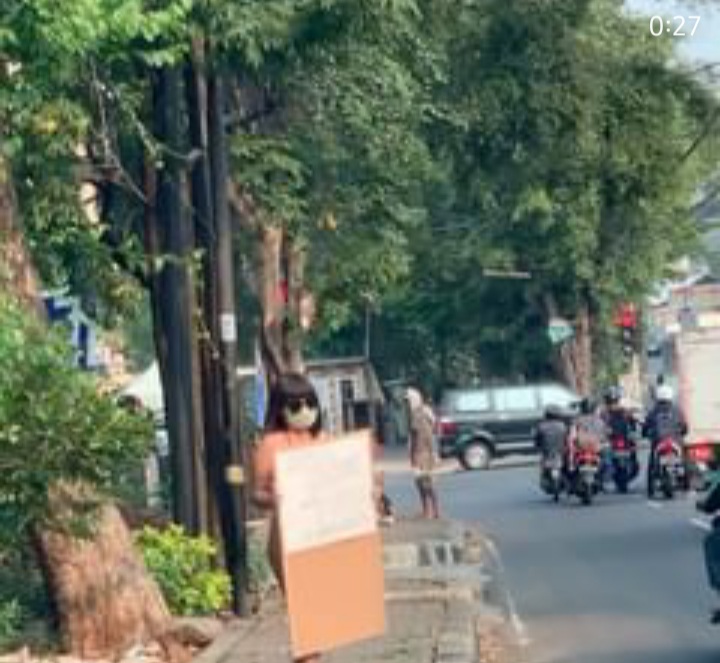 Stres Karena PPKM, Dinar Candy Akhirnya Turun ke Jalanan Sambil Kenakan ...