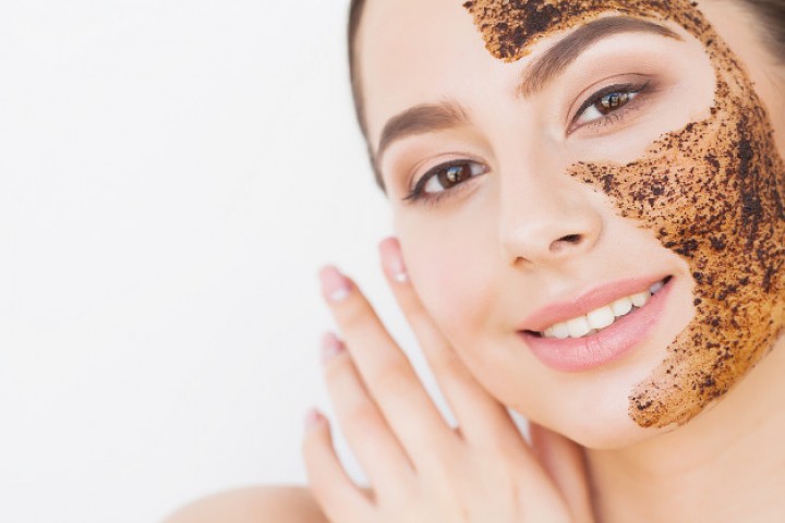 Scrub Wajah Organik untuk Jenis Kulit Kering, Berikut Rekomendasinya ...