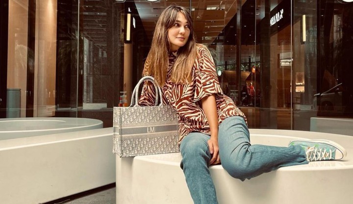 Intip Luna Maya yang Tampil Sederhana, Bisa Jadi Inspirasi loh ...