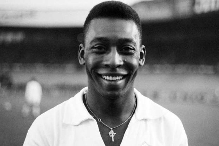 Pele Sang Legenda Sepak Bola Meninggal Dunia di Usia 82 Tahun Karena ...