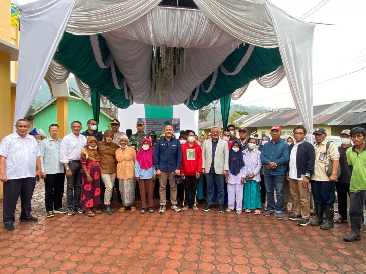 PTPN V Salurkan Bantuan Pemulihan Banjir Bandang Ijen | RIAU24.COM