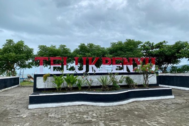 Pantai Teluk Penyu Cilacap: Aktivitas, Tiket Masuk, dan Fasilitas ...